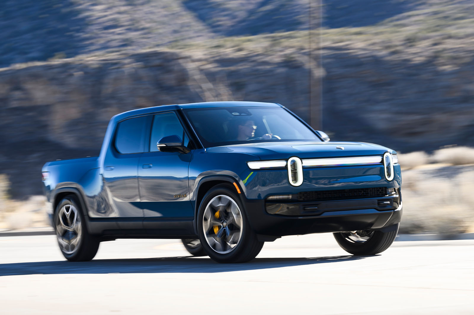 Rivian R1T Review 2025, Price & Specs - newsbst.com